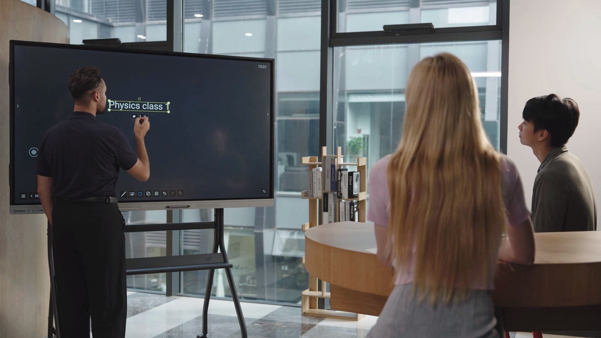 How to Use a Smart Board in the Classroom – Interactive Guide ...